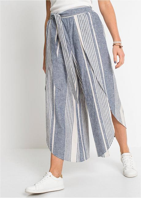 Bequem geschnittene Hose mit Streifen - blau/weiß längs gestreift Bequem geschnittene Hose mit Streifen - blau/weiß längs gestreift